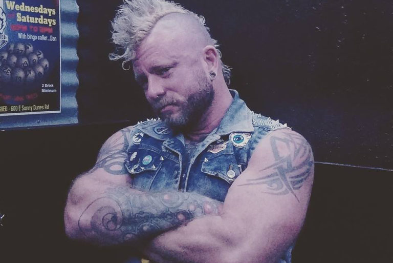 Alexander Gets Up Close and Personal with Charlie Harding - Bear World ...