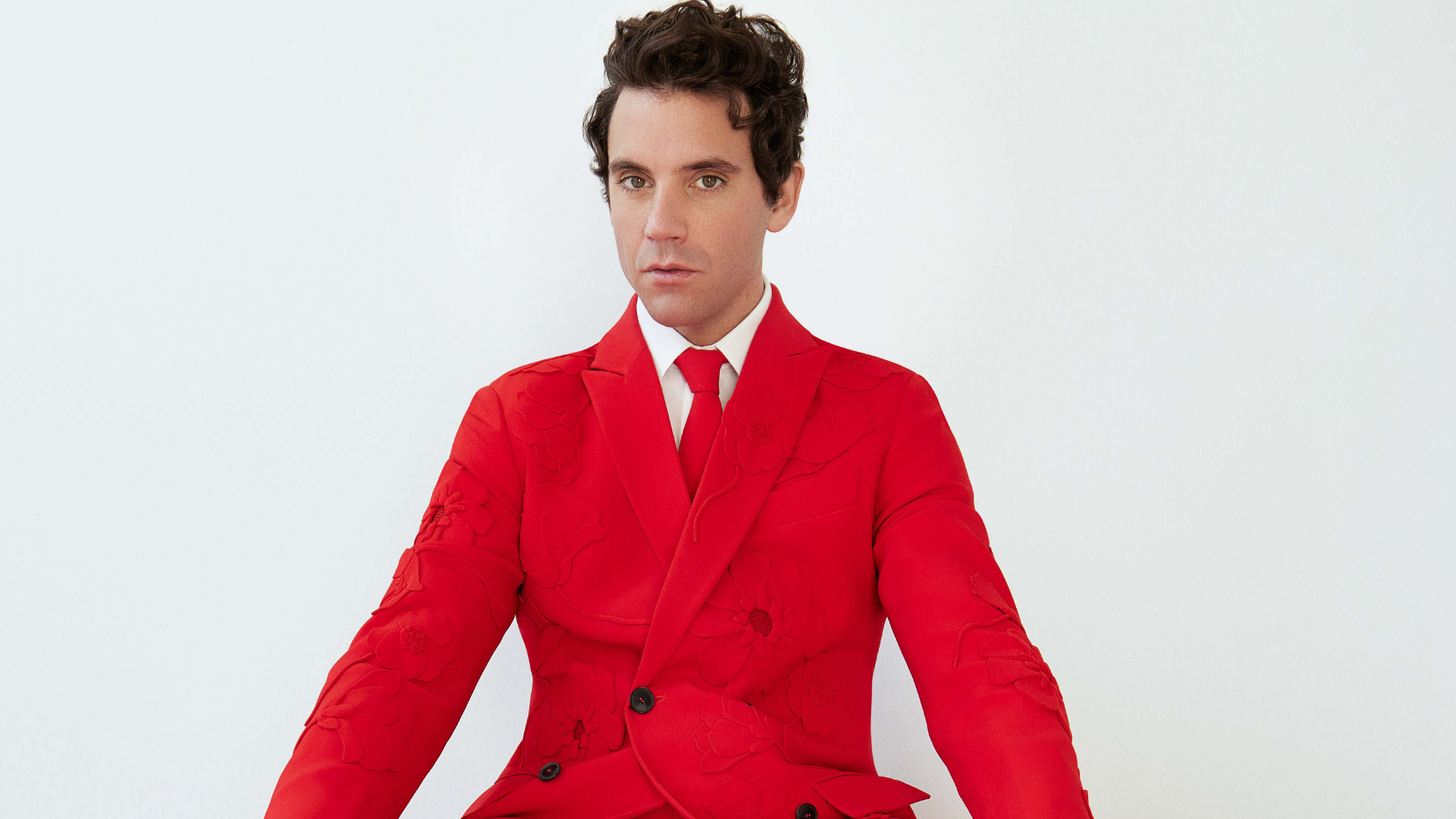 Pop star MIKA debuts new single 'YO YO' at Eurovision Grand Finale ...